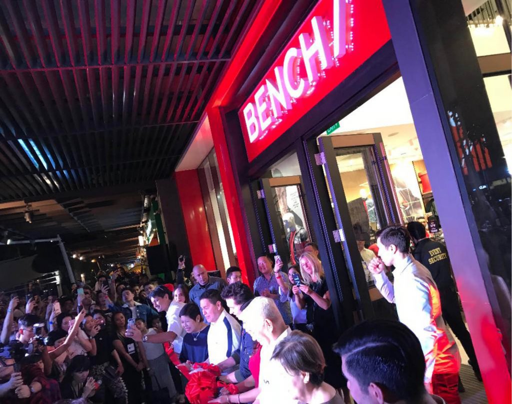 Brooklyn Beckham met fans (and did some DIY fashion) at the Bench ...