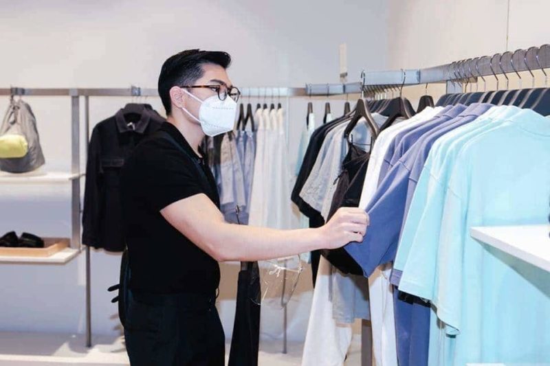 LOOK: Manila’s fashion set visits COS store at SM Aura - Garage